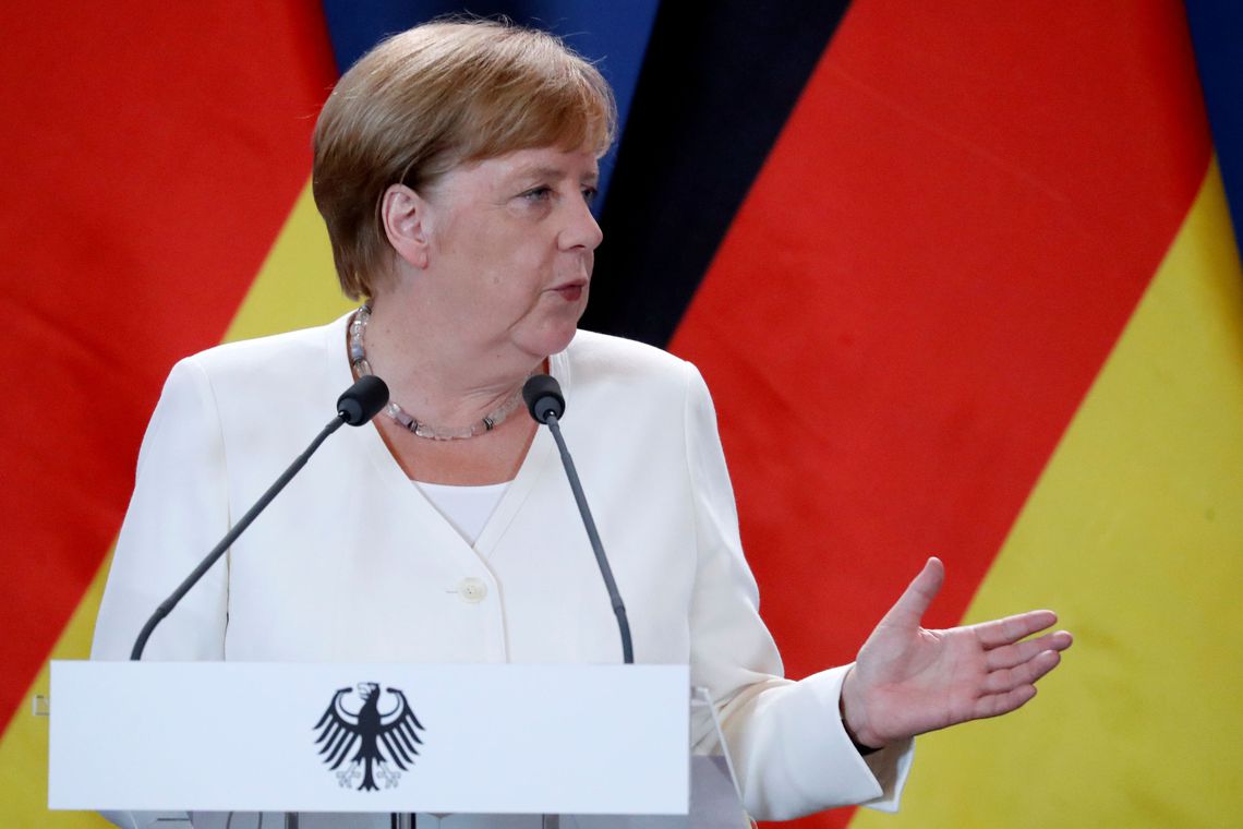 Merkel implora apoio de alemães a conservadores com apoio em mínima ...